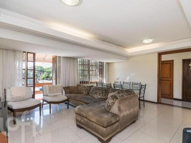 Casa à venda em Vila Ipiranga com 385 m², 3 quartos, 1 suíte, 4 vagas