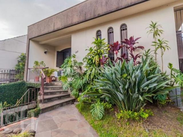 Casa à venda em Vila Jardim com 154 m², 3 quartos, 4 vagas