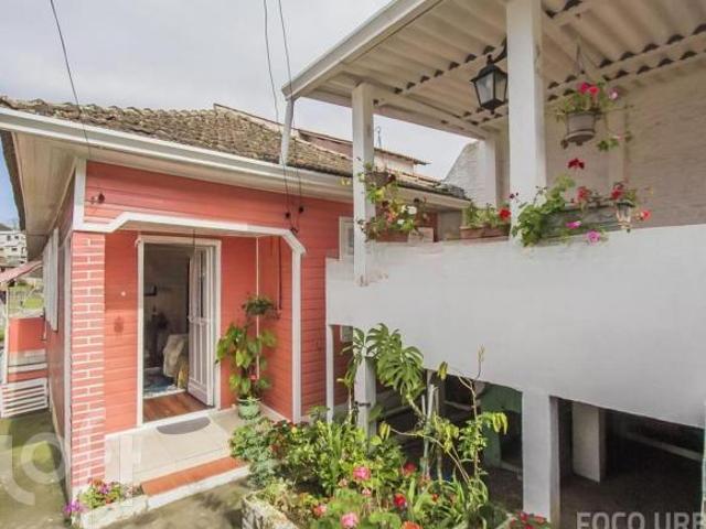 Casa à venda em Vila Jardim com 57 m², 2 quartos, 1 vaga