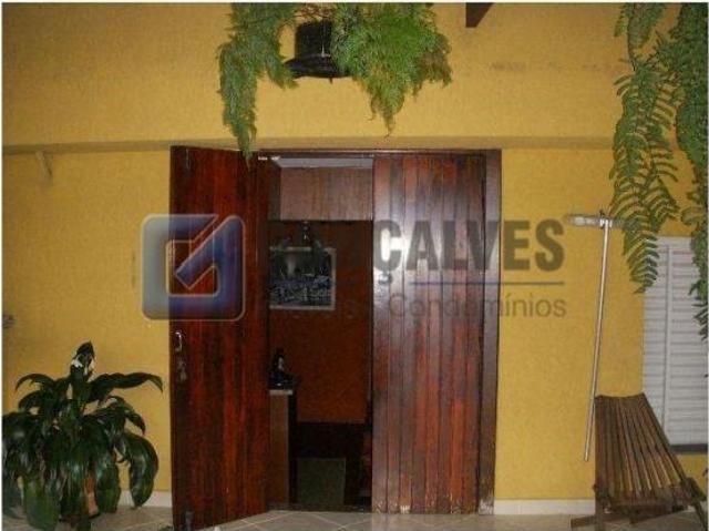 Casa à venda em Vila Linda, Santo André — 2 quartos, 2 vagas e churrasqueira