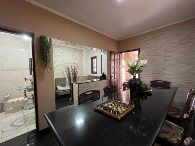 Casa à Venda em Vila Linópolis I, 2 Suítes, 190m², Santa Bárbara