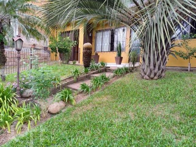 Casa à venda em Vila Nova com 127 m², 3 quartos, 2 suítes, 5 vagas