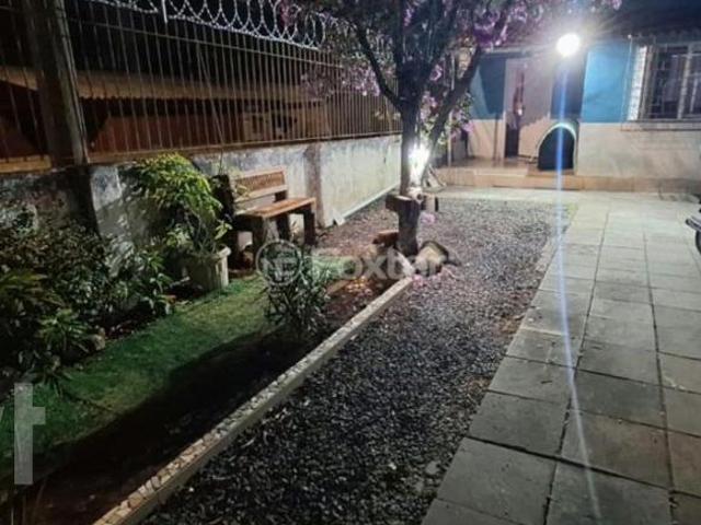 Casa à venda em Vila Nova com 134 m², 4 quartos, 3 vagas