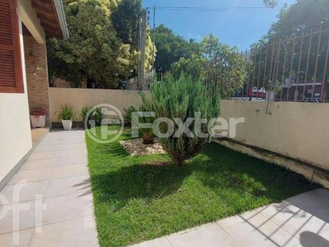 Casa à venda em Vila Nova com 140 m², 3 quartos, 1 suíte, 4 vagas