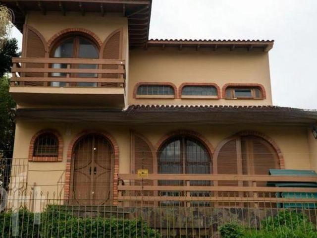Casa à venda em Vila Nova com 188 m², 4 quartos, 2 suítes, 3 vagas