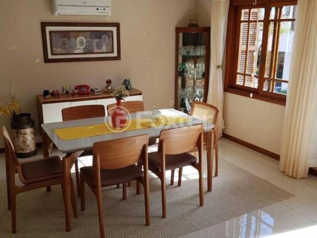 Casa à venda em Vila Nova com 189 m², 3 quartos, 1 suíte, 2 vagas