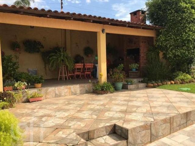 Casa à venda em Vila Nova com 230 m², 2 quartos, 2 vagas