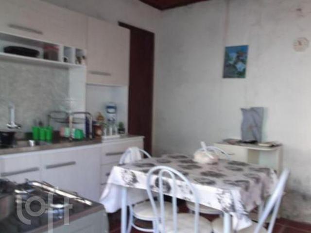 Casa à venda em Vila Nova com 250 m², 2 quartos, 3 vagas