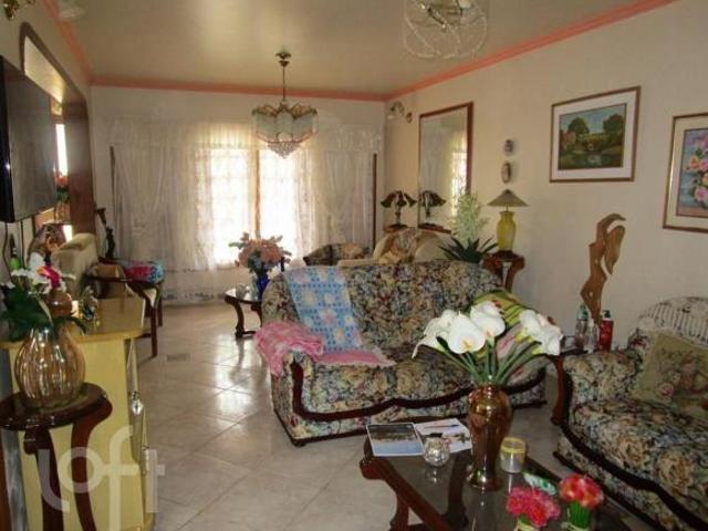 Casa à venda em Vila Nova com 250 m², 2 quartos, 1 suíte, 4 vagas