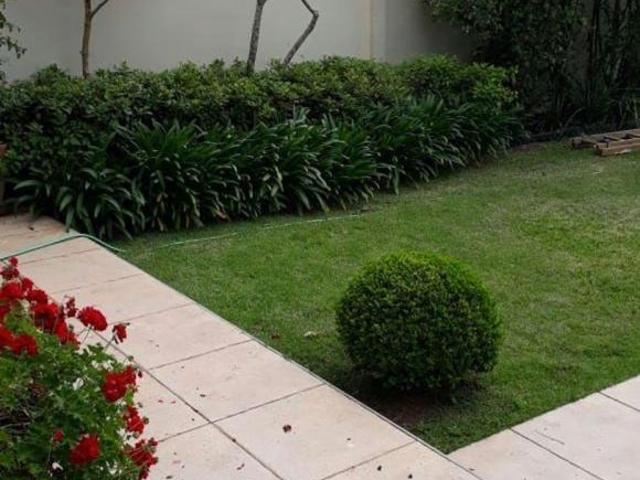 Casa à venda em Vila Nova com 270 m², 3 quartos, 1 suíte, 4 vagas