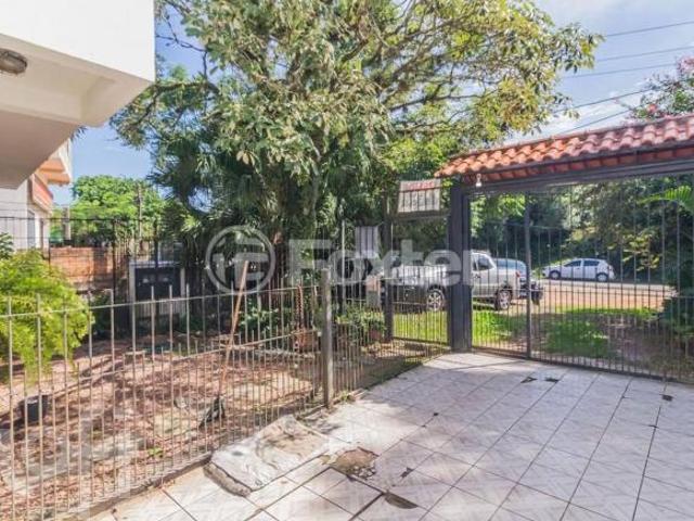 Casa à venda em Vila Nova com 308 m², 5 quartos, 1 suíte, 3 vagas