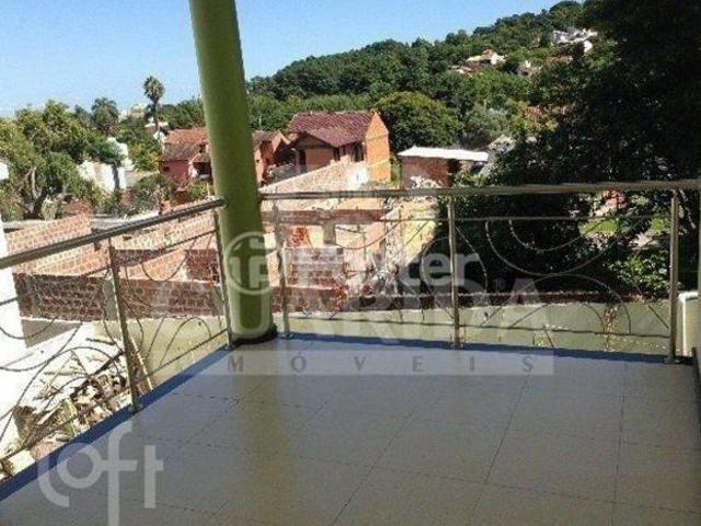 Casa à venda em Vila Nova com 379 m², 3 quartos, 1 suíte, 3 vagas