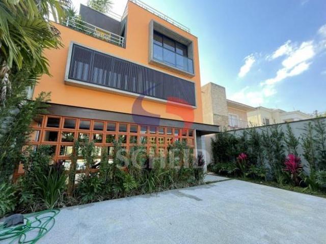 Casa à venda em Vila Nova Conceição com 5 suítes e próximo do Parque Ibirapuera