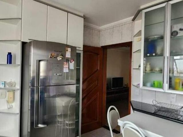 Casa à venda em Vila Scarpelli, Santo André — 2 quartos, 4 vagas, financiamento