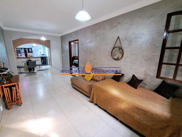 Casa à venda em Vila Santa Mônica