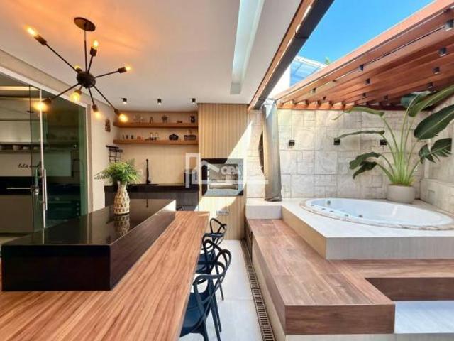 Casa à venda em Vila Santa Mônica