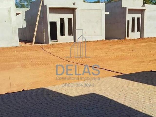 Casa à venda em Villágio Solar Estancia Atibaia II em meio a Natureza