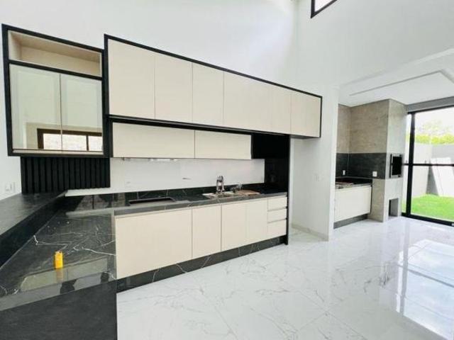 Casa à Venda em Vinhedo I 3 Quartos I 1 Suíte I 2 Vagas I Quintal I Área de Lazer