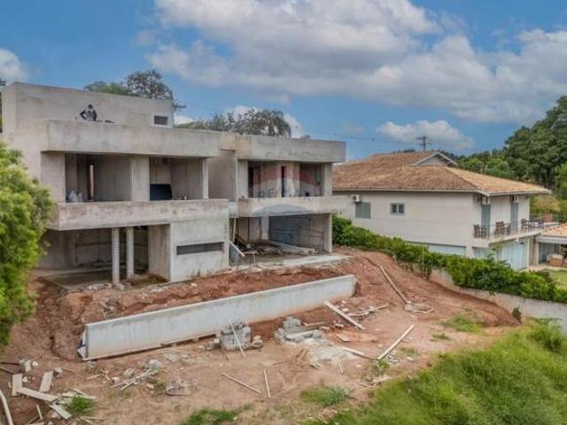 Casa à Venda em Vinhedo no Condomínio Vale da Santa Fé