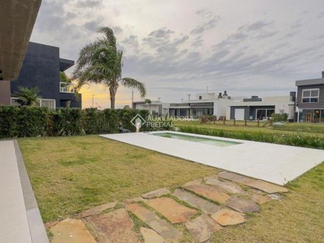 Casa à venda em Xangri Lá