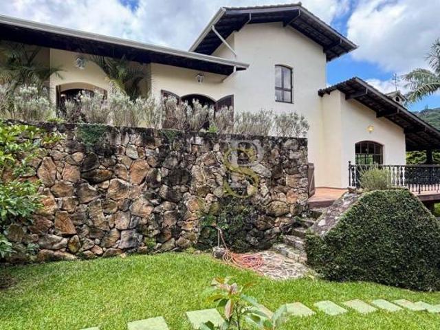 Casa A VENDA Estilo Chacara com Vista para as Montanhas no Clube da Montanha em Atibaia