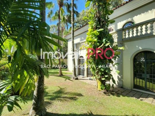 Casa a venda estilo colonial no Jardim America com 650m2 uteis, 5 dormitorios, 1 suite e jardim