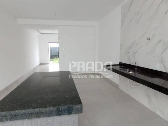 Casa à venda estilo Sobrado com 2 suítes Vida Nova Uberlândia/MG