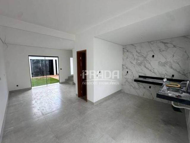 Casa à venda estilo Sobrado com 2 suítes Vida Nova Uberlândia/MG