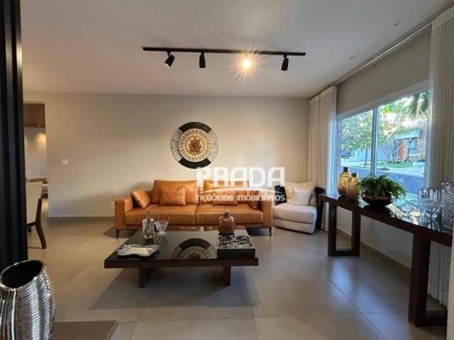 Casa à venda estilo Sobrado com 3 suítes Condomínio Carmel Zona Sul Uberlândia / MG