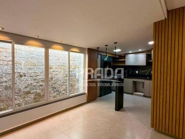 Casa à venda estilo Sobrado com 3 quartos sendo 1 suíte Condomínio The Palms Uberlândia/MG