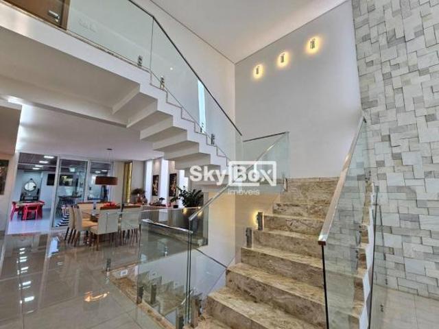 Casa à venda estilo Sobrado com 4 suítes Jardim Karaíba Uberlândia/MG