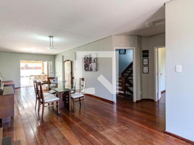 Casa à Venda Espírito Santo, 3 Quartos, 300 m² Porto Alegre