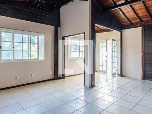 Casa à Venda Espírito Santo, 2 Quartos, 100 m² Porto Alegre