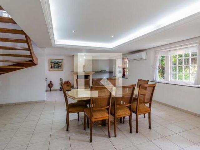 Casa à Venda Espírito Santo, 4 Quartos, 290 m² Porto Alegre