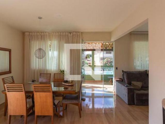 Casa à Venda Esplanada, 3 Quartos, 223 m² Belo Horizonte