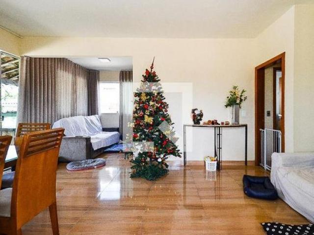 Casa à Venda Esplanada, 3 Quartos, 223 m² Belo Horizonte
