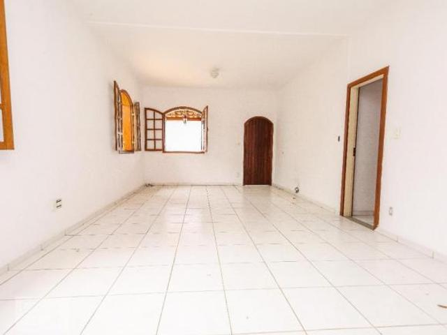 Casa à Venda Esplanada, 4 Quartos, 180 m² Belo Horizonte