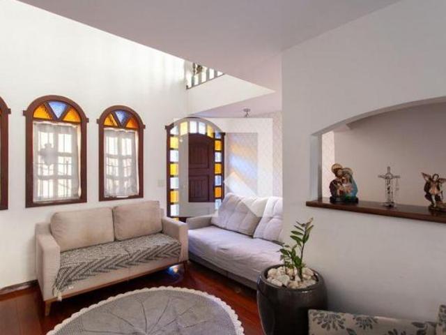 Casa à Venda Esplanada, 4 Quartos, 360 m² Belo Horizonte