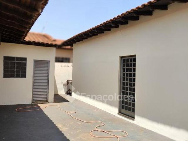 Casa a venda excelente localização