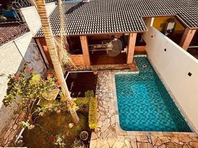 Casa a venda fora de condomínio com piscina 3 dormitórios 1 suite em Cotia