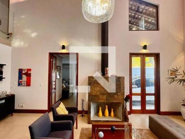 Casa à Venda Fazenda Santa Cândida, 3 Quartos, 235 m2
