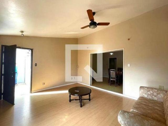 Casa à Venda Fião, 3 Quartos, 180 m² São Leopoldo