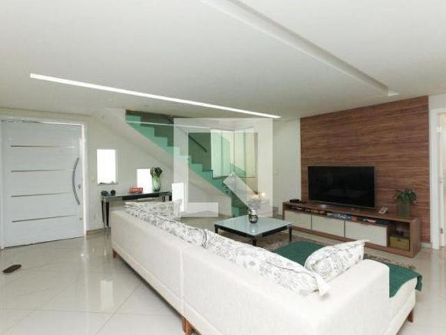 Casa à Venda Flamengo, 3 Quartos, 390 m² Contagem
