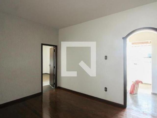 Casa à Venda Floramar, 4 Quartos, 280 m² Belo Horizonte