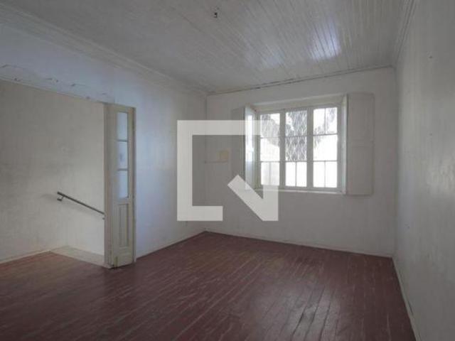Casa à Venda Floresta, 5 Quartos, 184 m² Porto Alegre