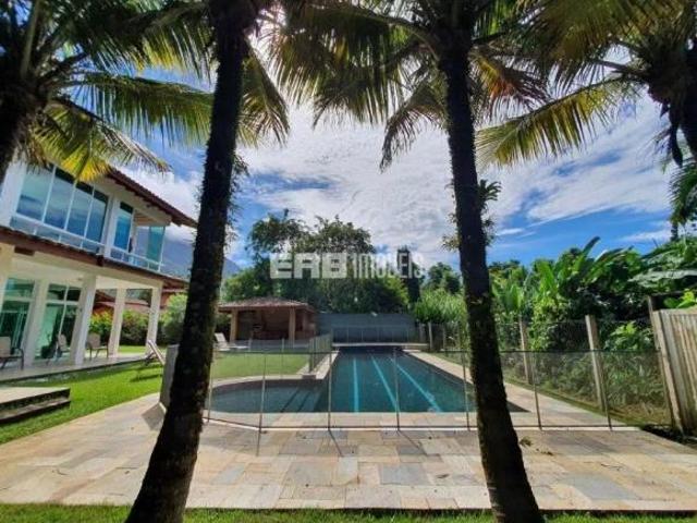 Casa à venda frente ao mar com dois terrenos, na praia de Itamambuca