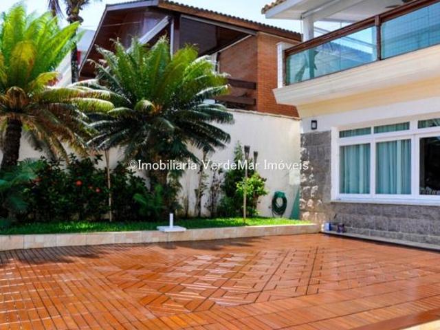 Casa a venda, frente ao mar na praia da Enseada em Guarujá