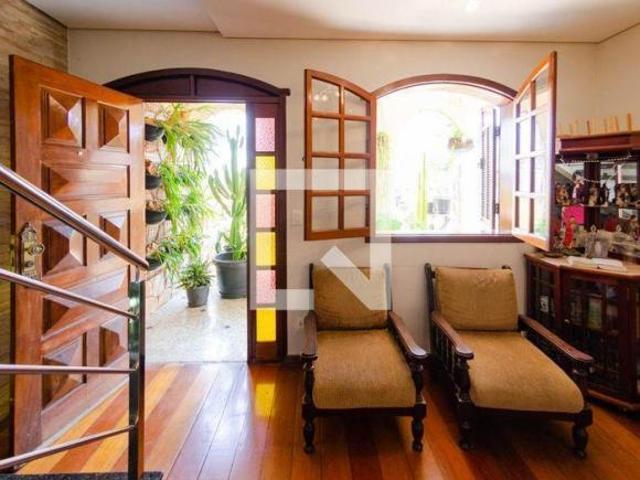 Casa à Venda Havaí, 7 Quartos, 700 m² Belo Horizonte