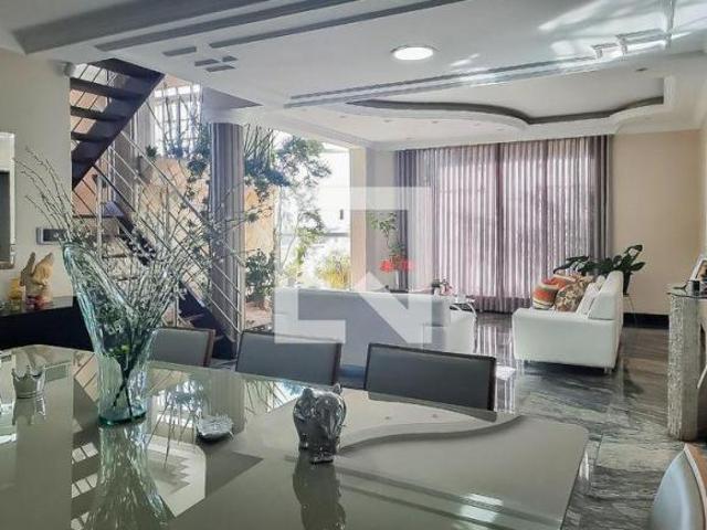 Casa à Venda Heliópolis, 4 Quartos, 200 m² Belo Horizonte