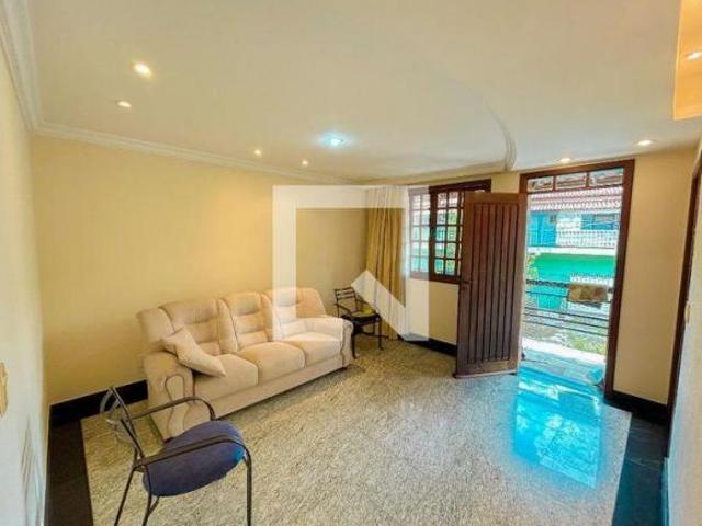 Casa à Venda Heliópolis, 4 Quartos, 300 m² Belo Horizonte